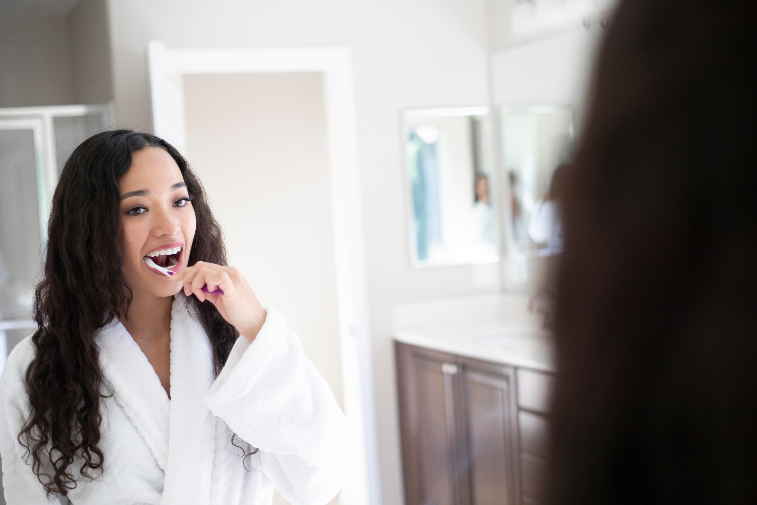 12 Tips To Whiten Teeth At Home Naturally – Veenourish
